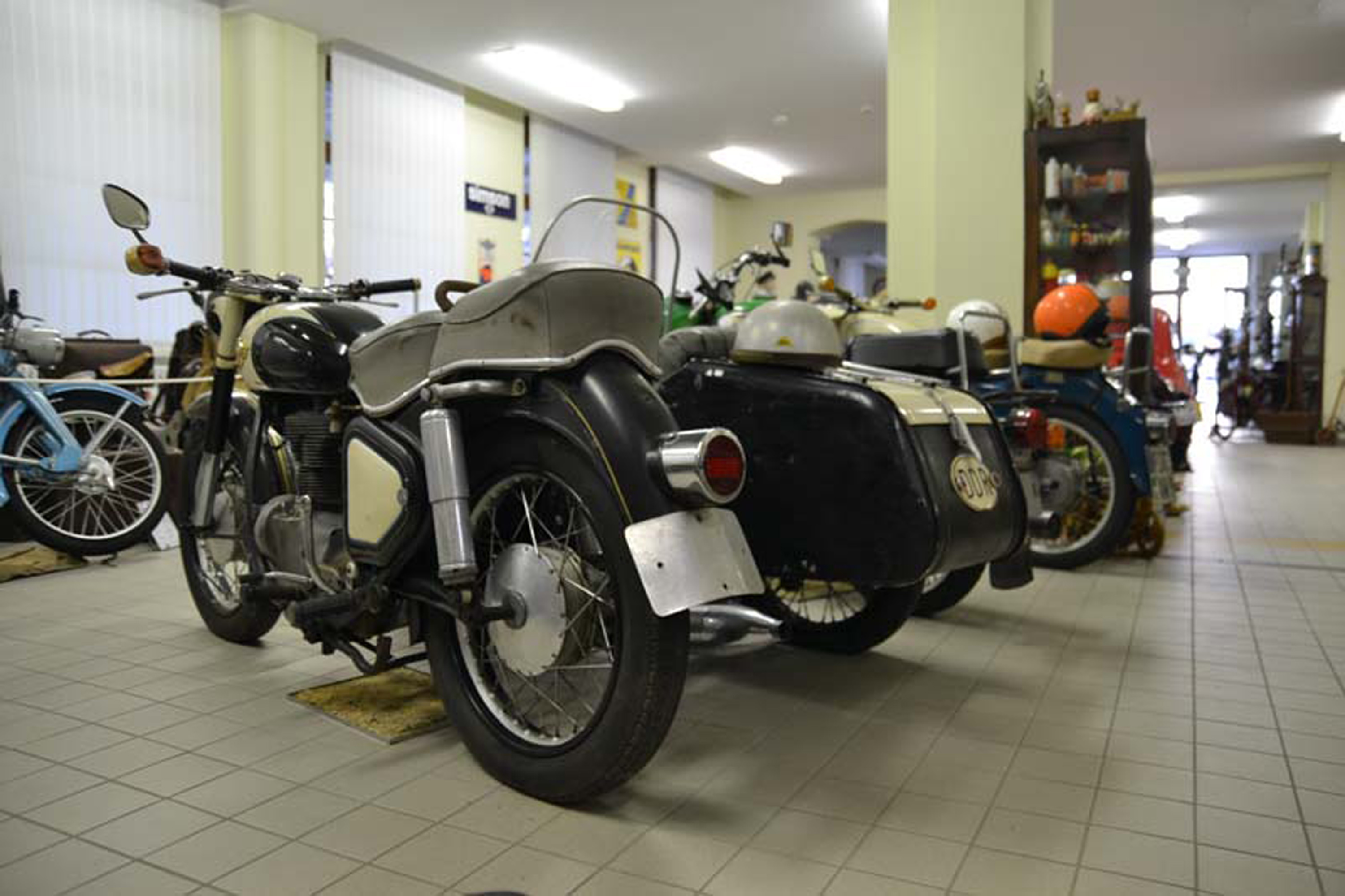 Oldtimerschauwerkstatt im Bahnhof Sebnitz