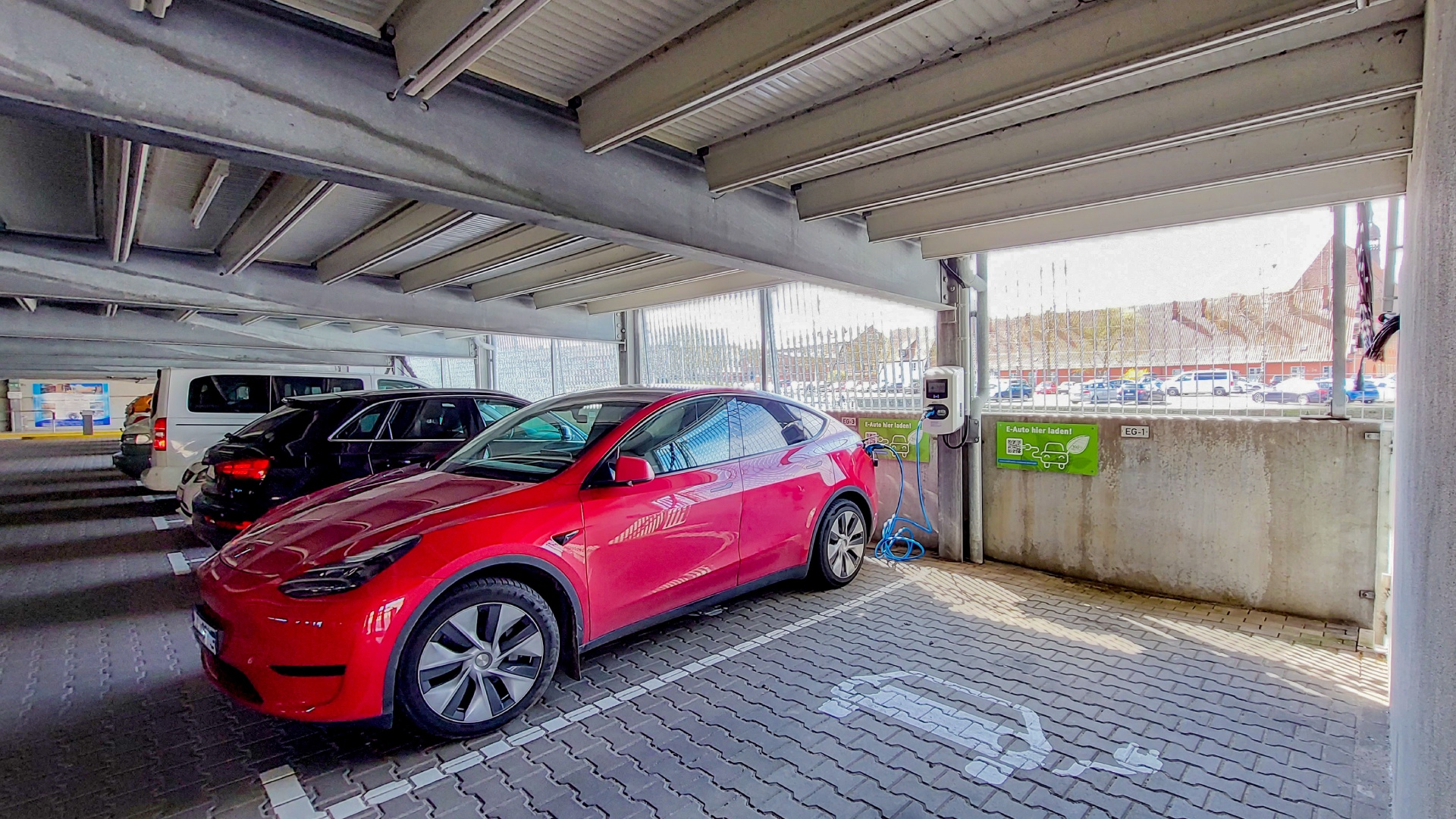 E-Auto Ladestation Parkhaus am OZEANEUM