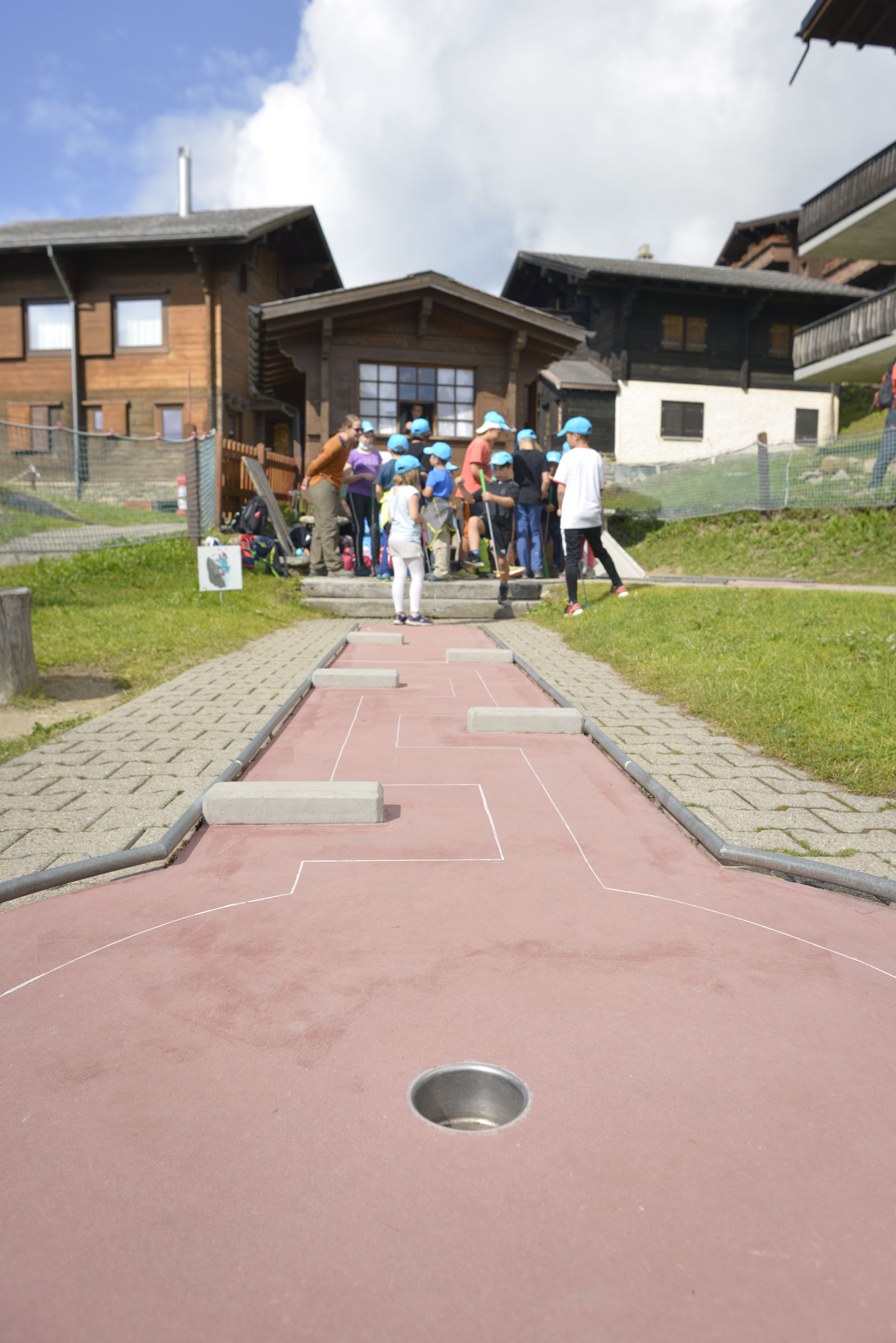 Beihilfe Ruder Geben led minigolf Switzerland Deckel Ausbildung Vorläufer