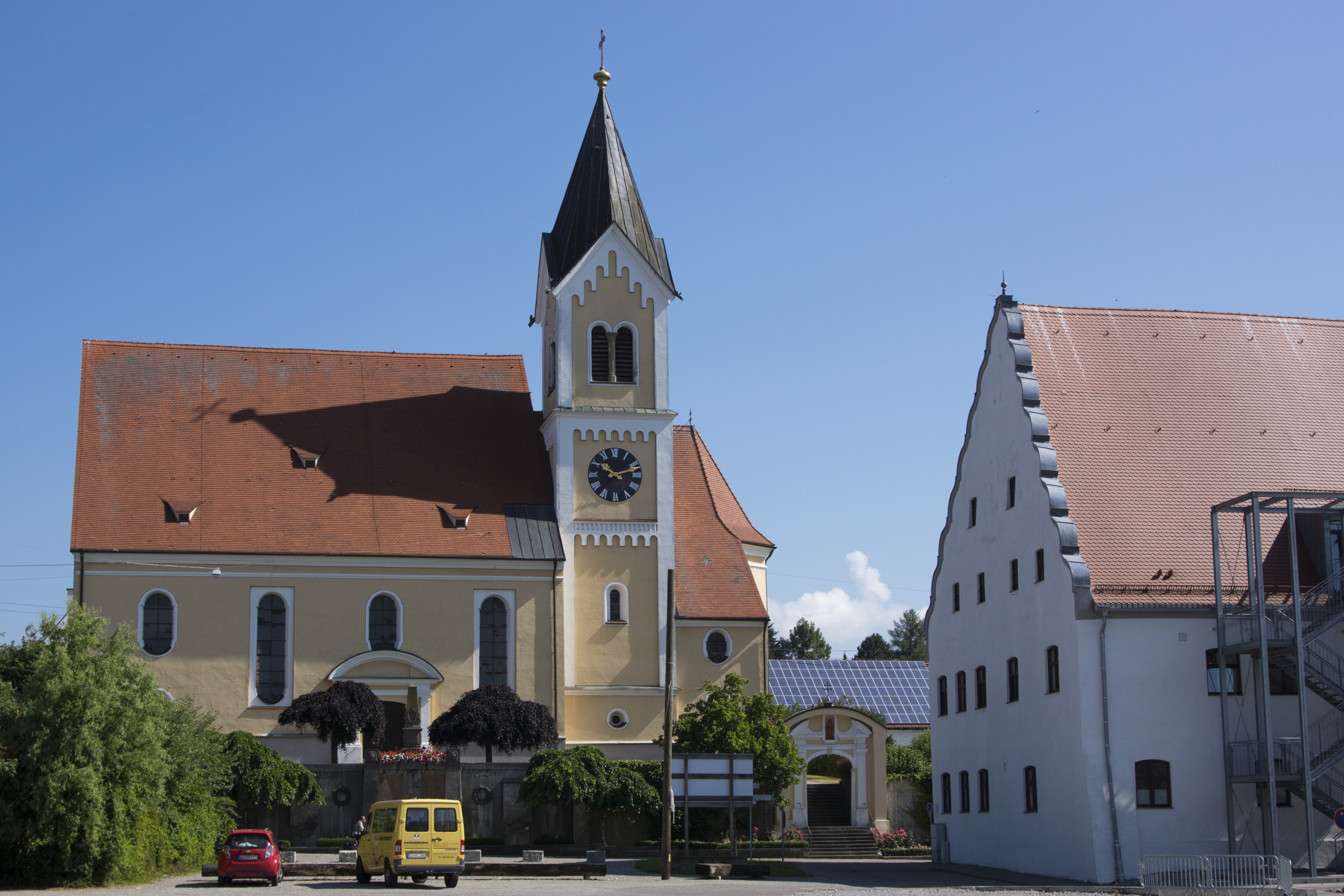 Kath. Pfarrkirche St. Peter und Paul | DonauTouren